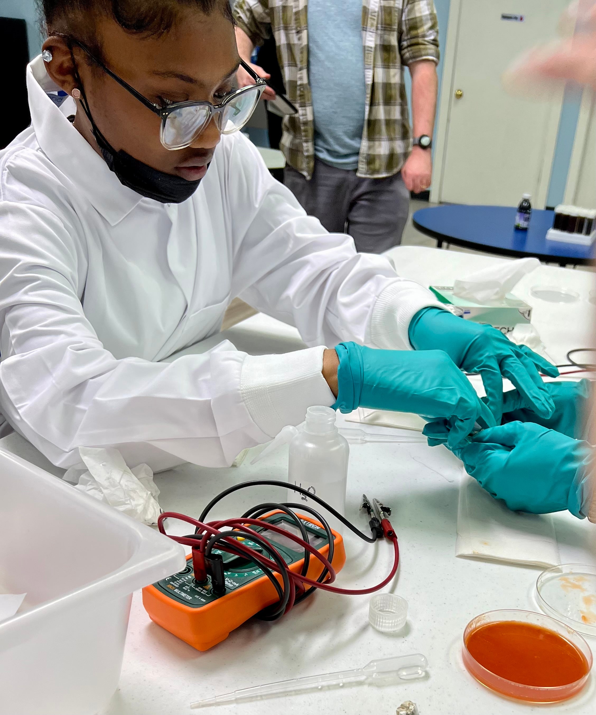 Students, researchers in the chemical sciences lead middle school ...